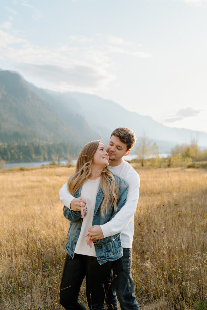 Columbia Gorge Couples Photo Shoot - kendiphotos.com