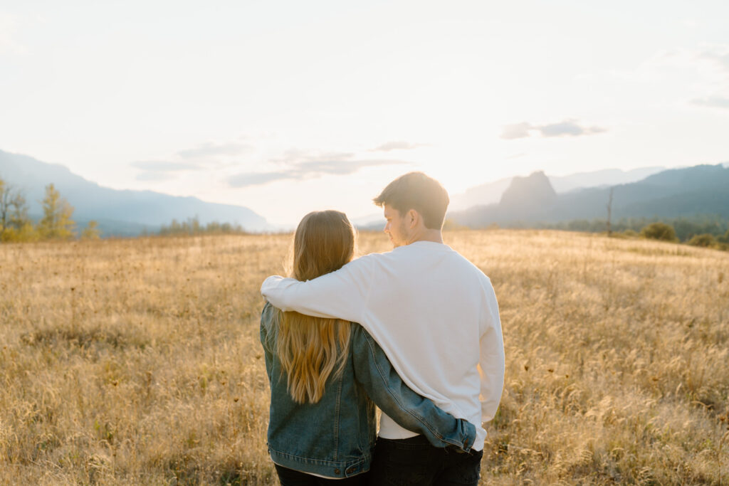 Columbia Gorge Couples Photo Shoot - kendiphotos.com