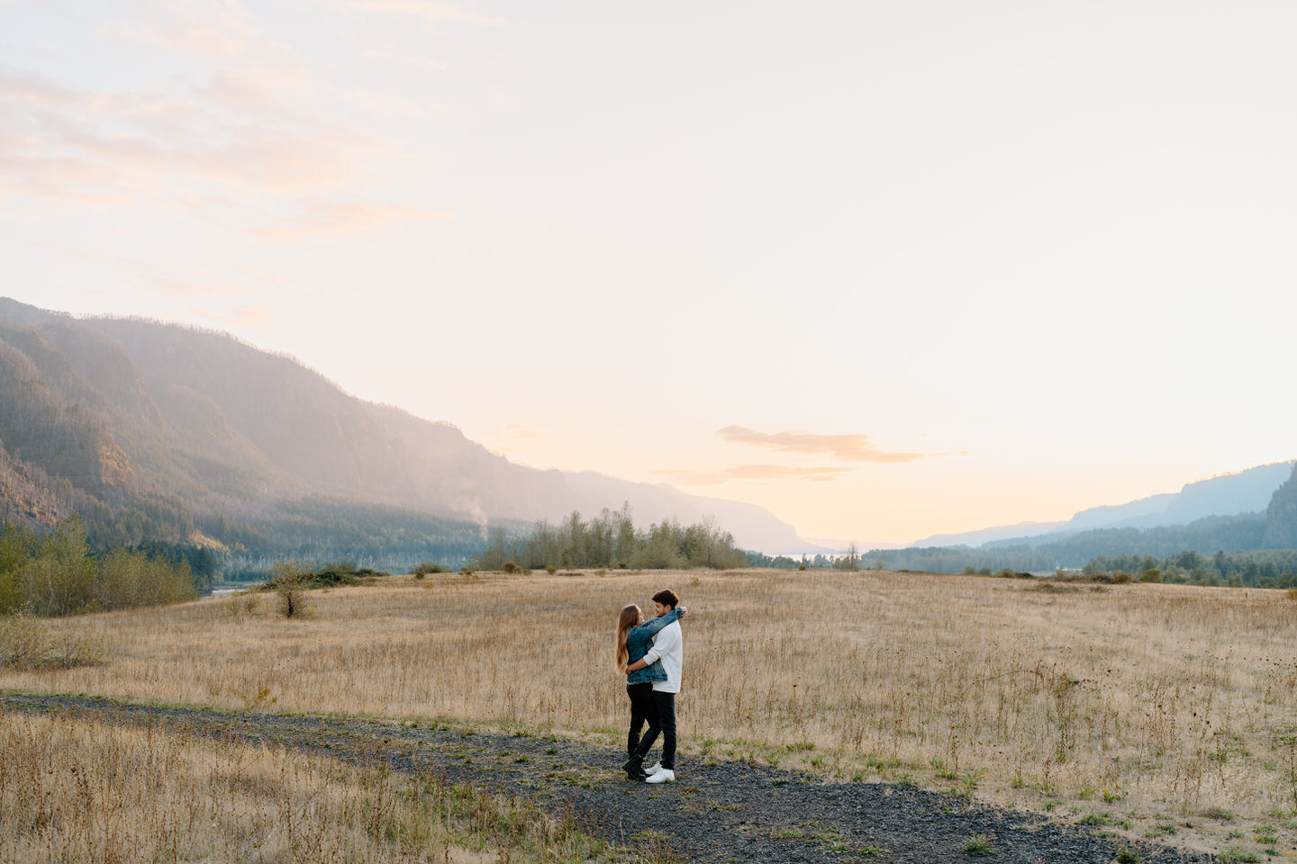 Columbia Gorge Couples Photo Shoot - kendiphotos.com