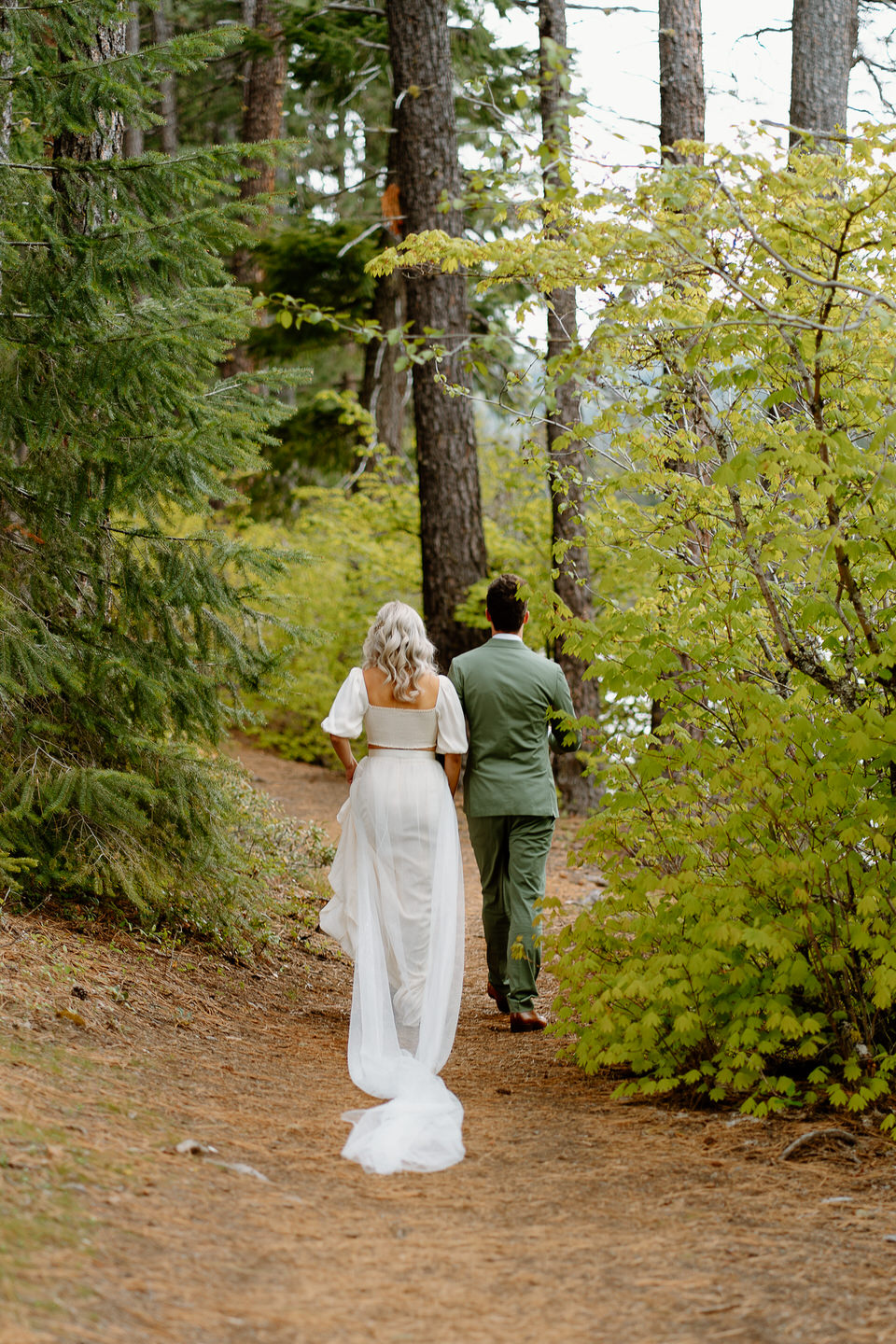 Suttle Lake Wedding - Intimate Wedding in Central Oregon - kendiphotos.com