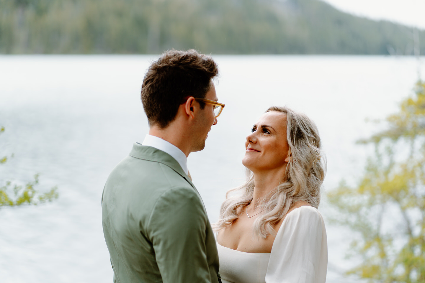Suttle Lake Wedding - Intimate Wedding in Central Oregon - kendiphotos.com