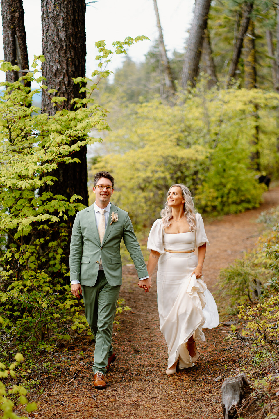 Suttle Lake Wedding - Intimate Wedding in Central Oregon - kendiphotos.com