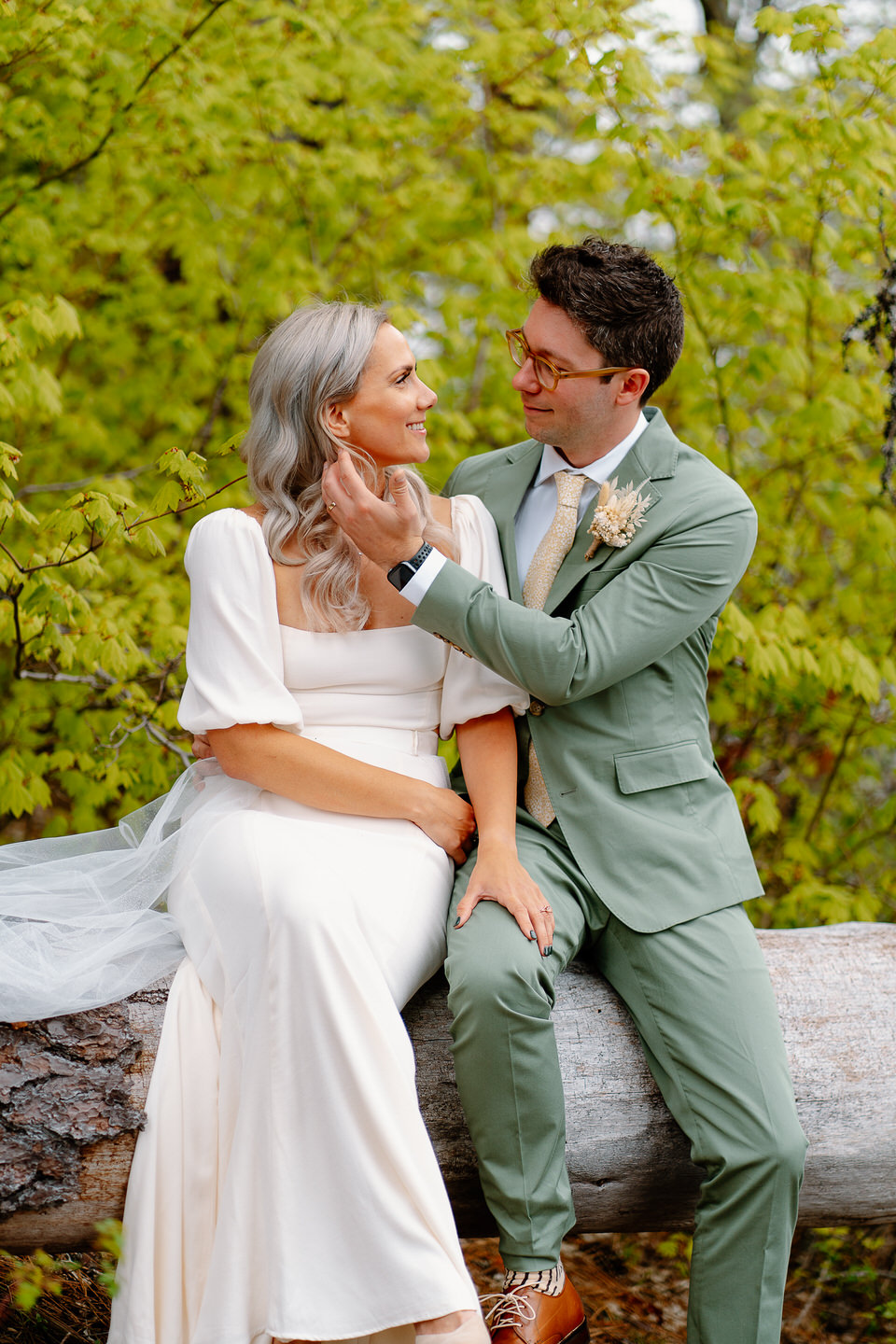 Suttle Lake Wedding - Intimate Wedding in Central Oregon - kendiphotos.com