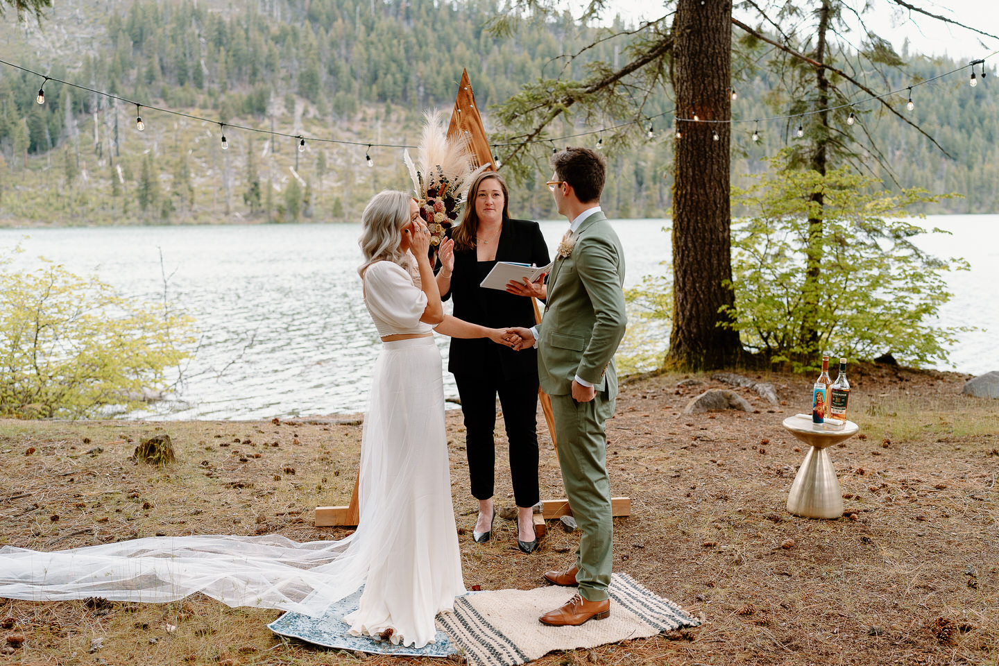Suttle Lake Wedding - Intimate Wedding in Central Oregon - kendiphotos.com