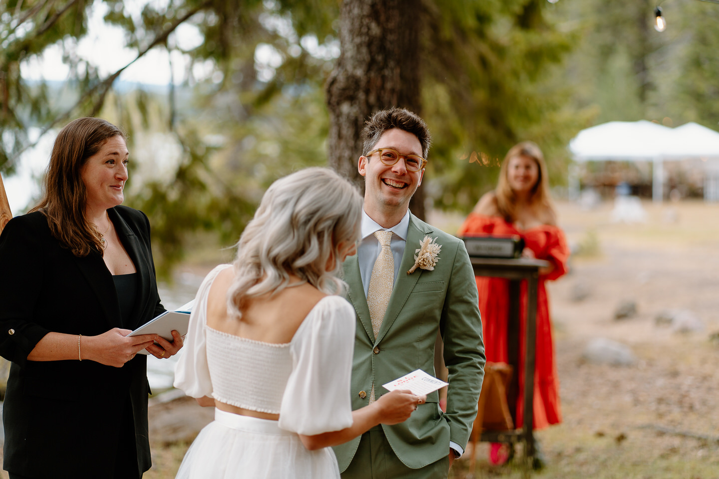 Suttle Lake Wedding - Intimate Wedding in Central Oregon - kendiphotos.com